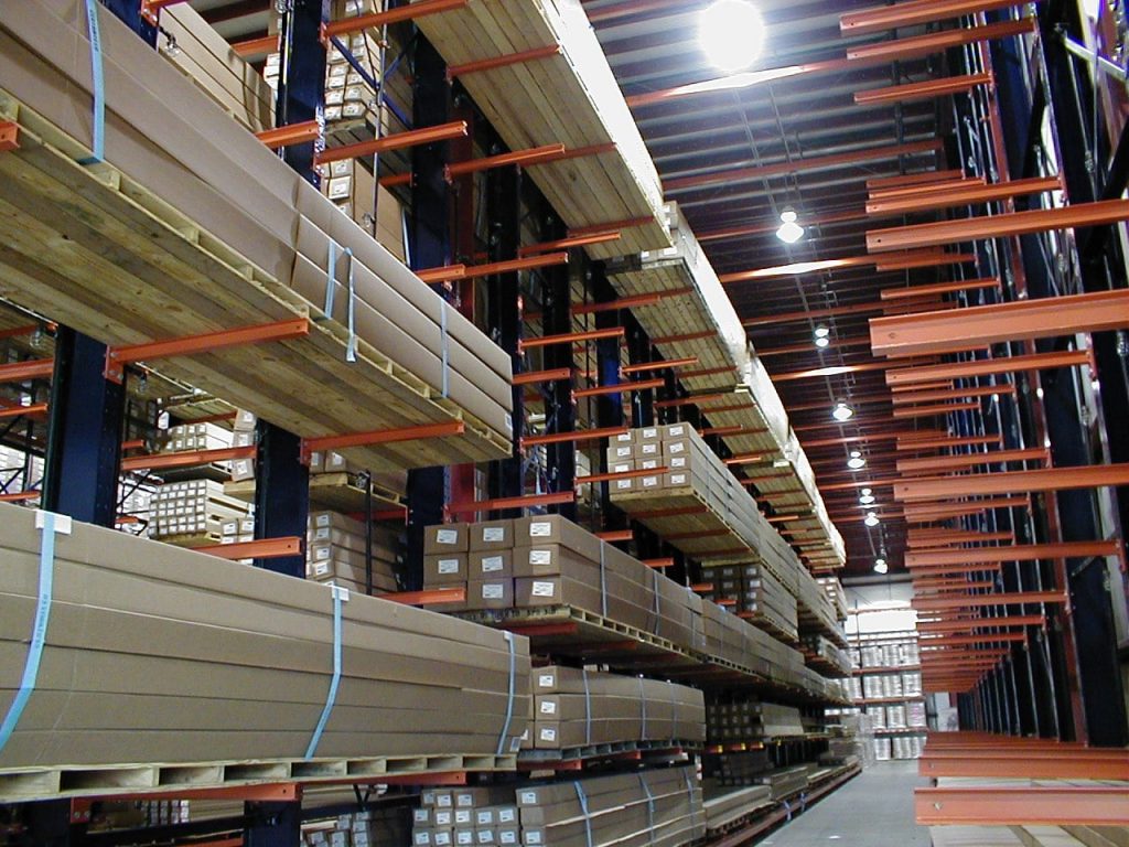 Indoor & Outdoor Cantilever Racking for Lumber Storage